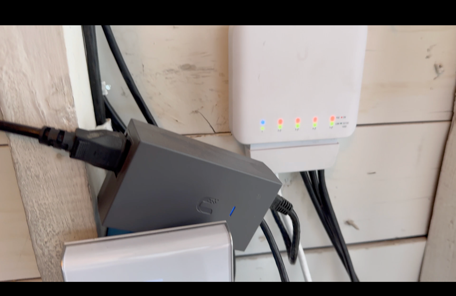 Ubiquiti UniFi Home Network and Rack Setup 2025